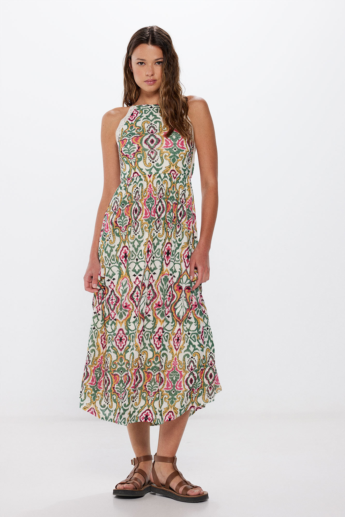 Vestido midi escote halter estampado étnico | Vestidos para mujer ...